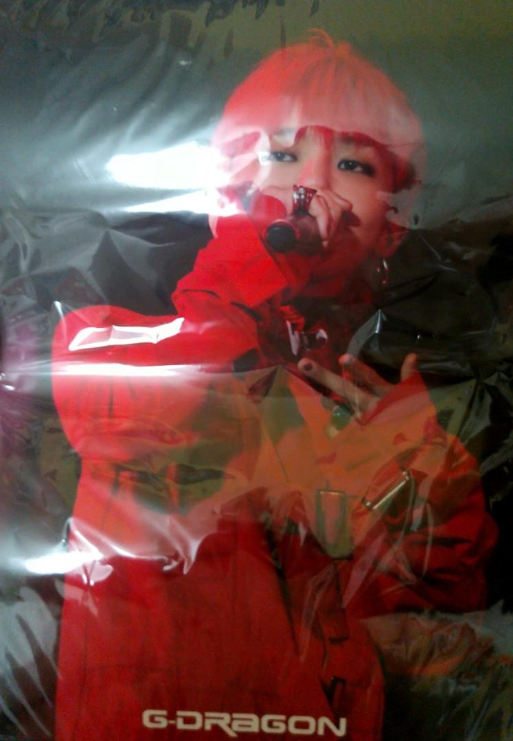 G-Dragon(GD) poster x 12 + sticker set, 興趣及遊戲, 收藏品及紀念品, 明星周邊 - Carousell