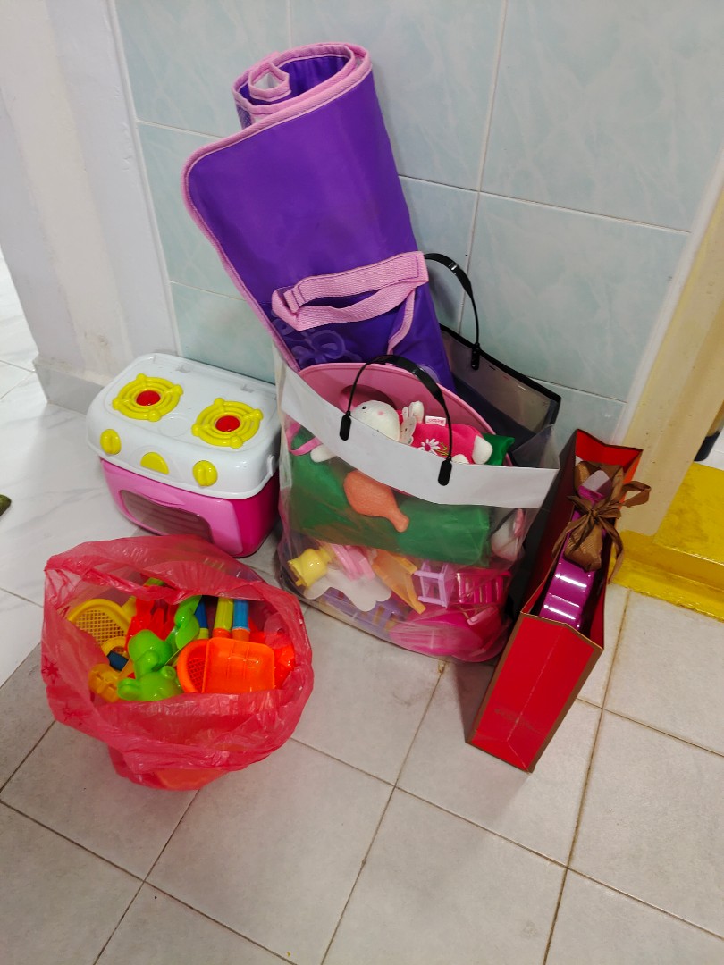 (free) Toy Set, Hobbies & Toys, Toys & Games on Carousell