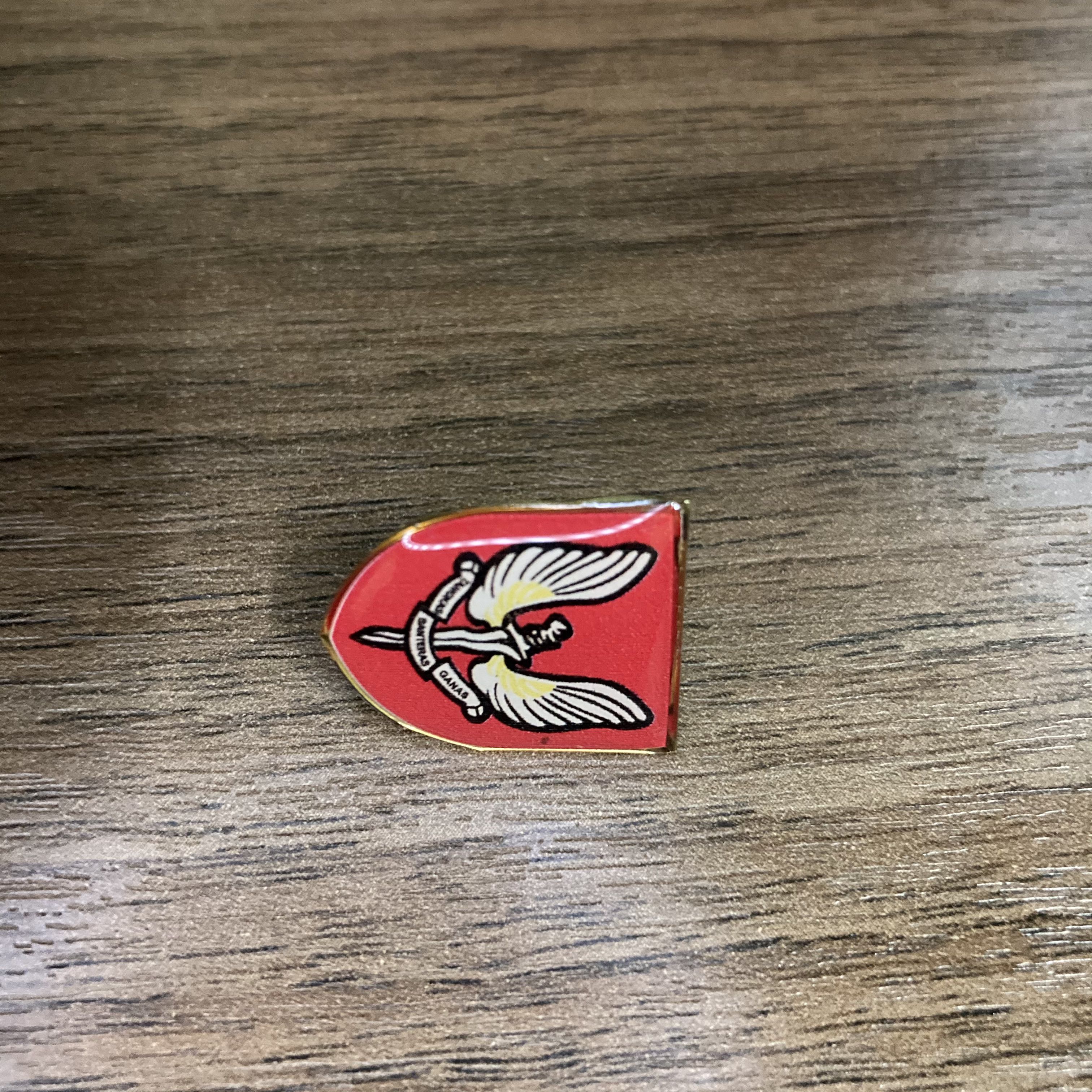 Vintage Collar pin UTK, Hobbies & Toys, Collectibles & Memorabilia ...