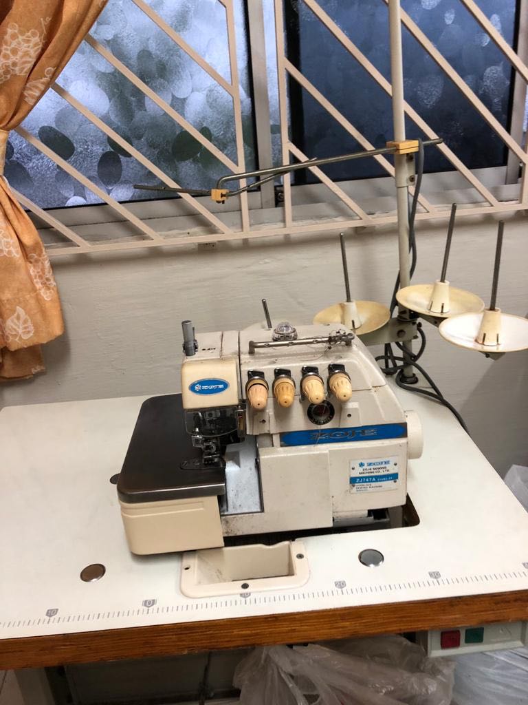 Zoje Overlock Sewing machine, Hobbies & Toys, Stationery & Craft, Craft ...