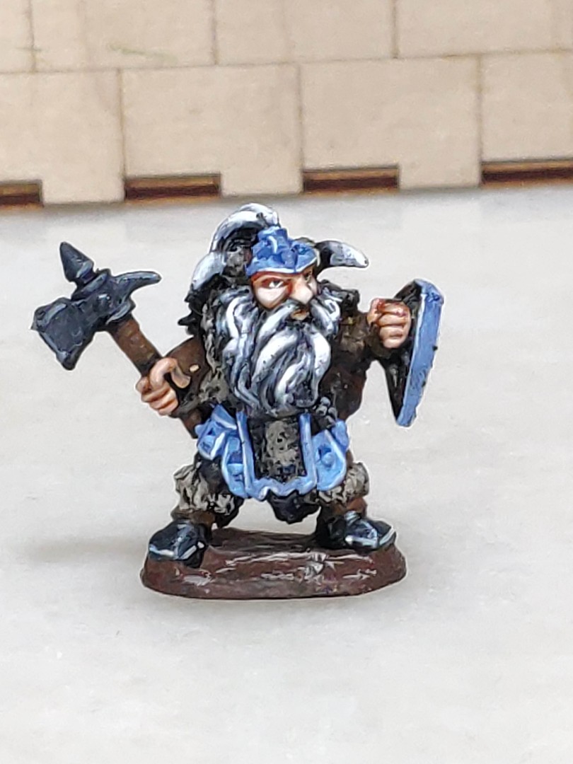 Painted D&D fantasy miniature, figurines - Dwarf with warhammer and ...