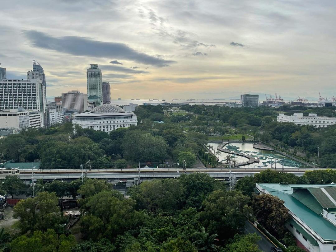Torre de.manila 2BR Manila ADAMSON View 7.5M T.M Kalaw Taft beside ...