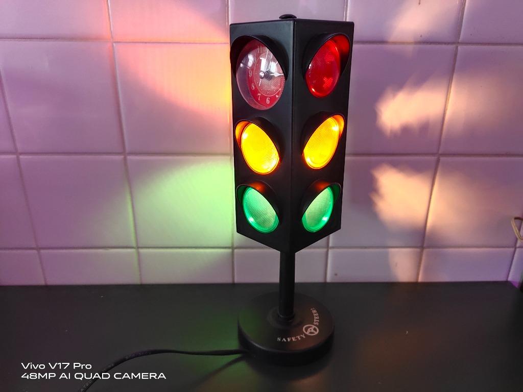 Traffic Light Alarm Clock(Alarm & Clock working), Hobbies & Toys ...