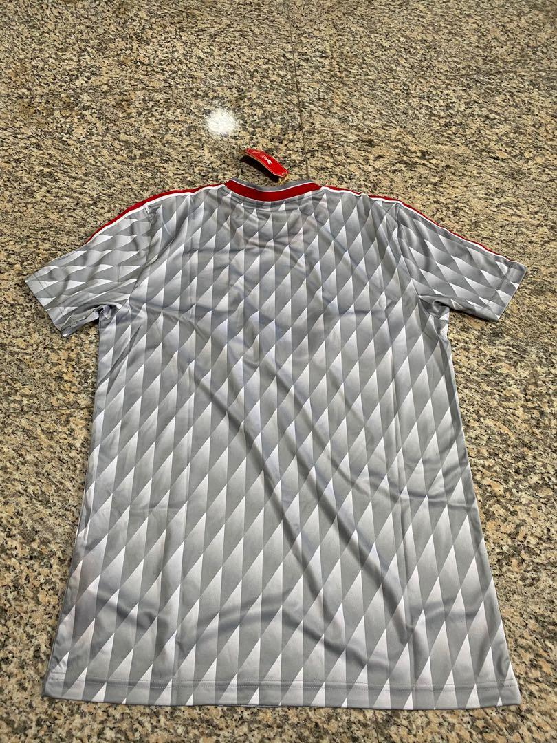 Liverpool 1990/91 Classic Away Jersey, Sports, Sports Apparel on Carousell