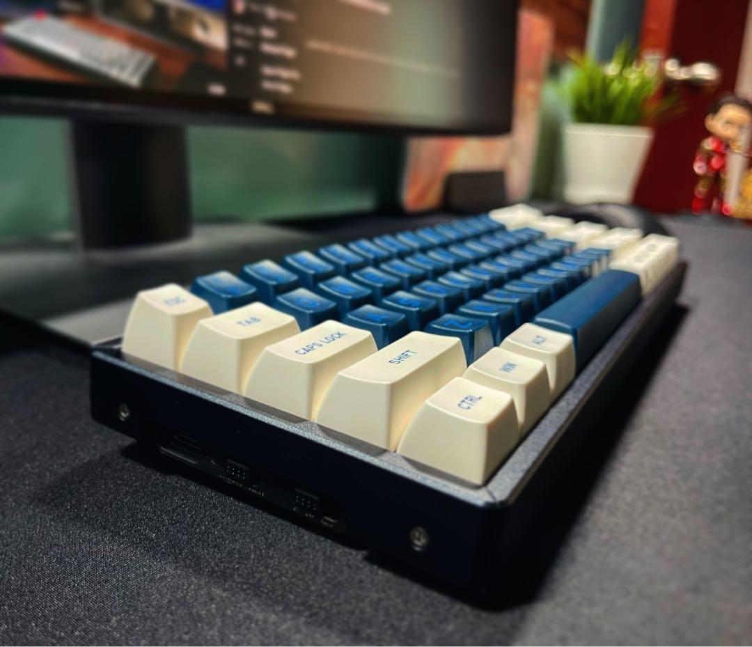 Maxkeys SA Keycaps (White & Blue), Computers & Tech, Parts ...