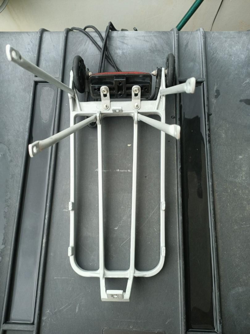 Brompton Original Rear rack w wheels + bungy cord, Sports Equipment ...