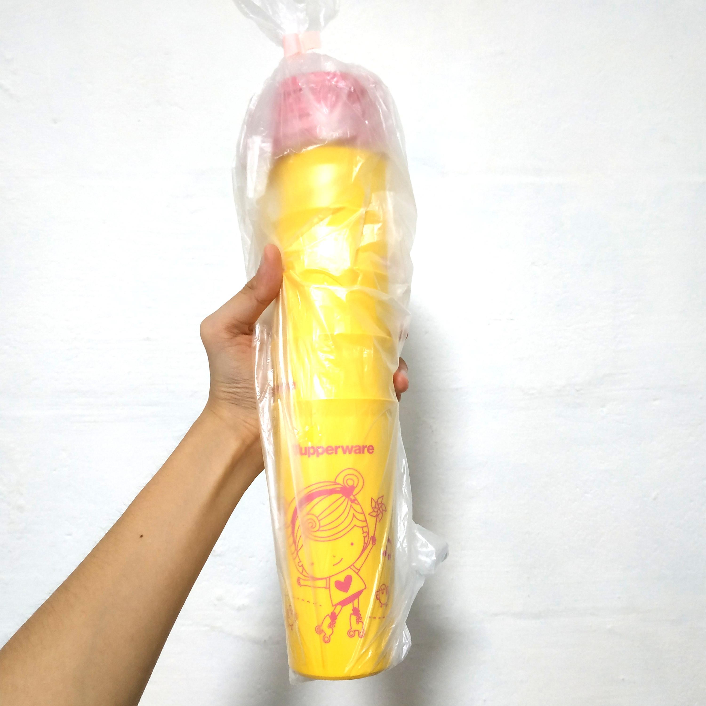 Tupperware Happy Days Kids Birthday Party Tumbler Cup and Square Away ...