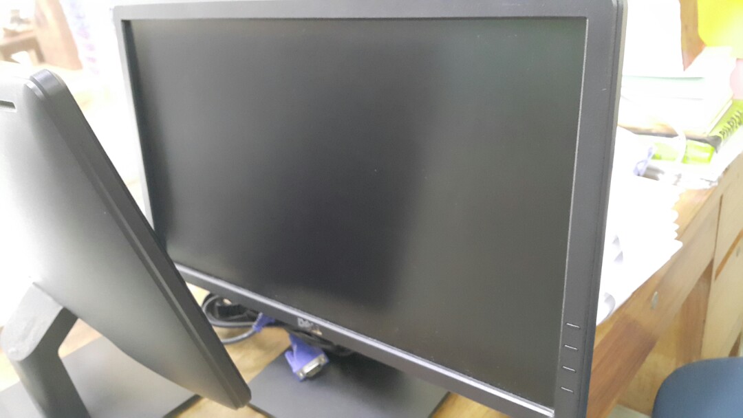 19 inch computer monitor Dell VGA, DVI-D input, Computers & Tech, Parts ...