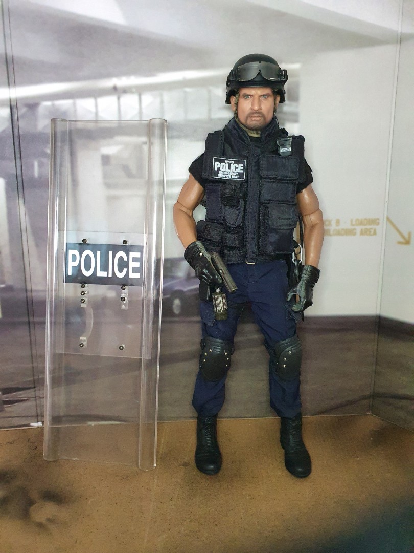 Custom 1/6 POLICE Officer Figure for sale !! Use Hot Toys prison Head ...