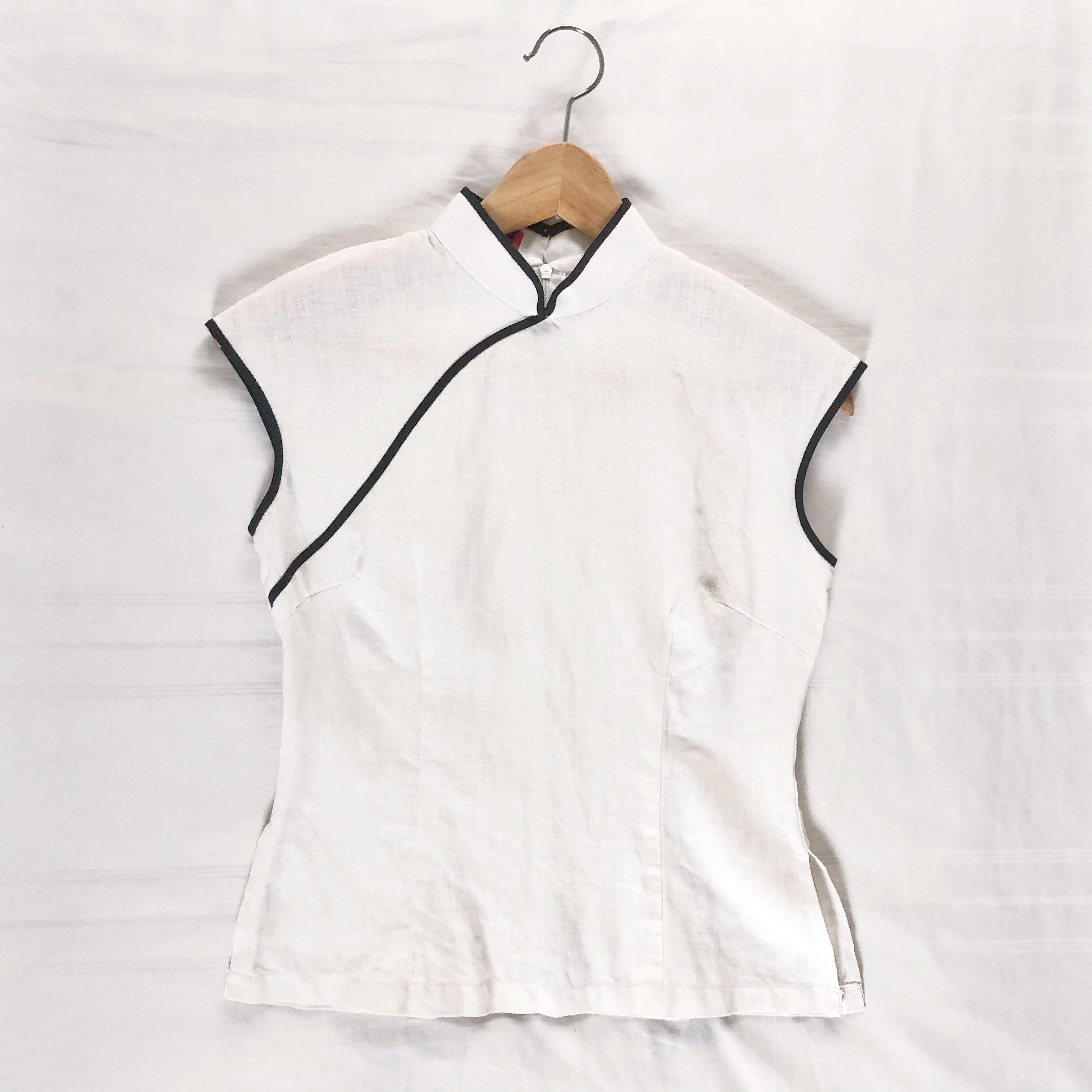 Golden Scissor Cheongsam Sam with contrast piping White / linen samfu ...