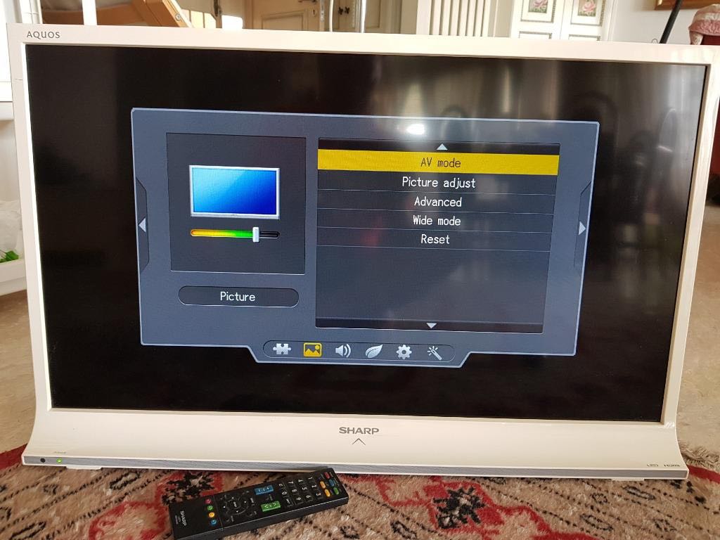 SHARP 32 INCH TV, TV & Home Appliances, TV & Entertainment, TV on Carousell