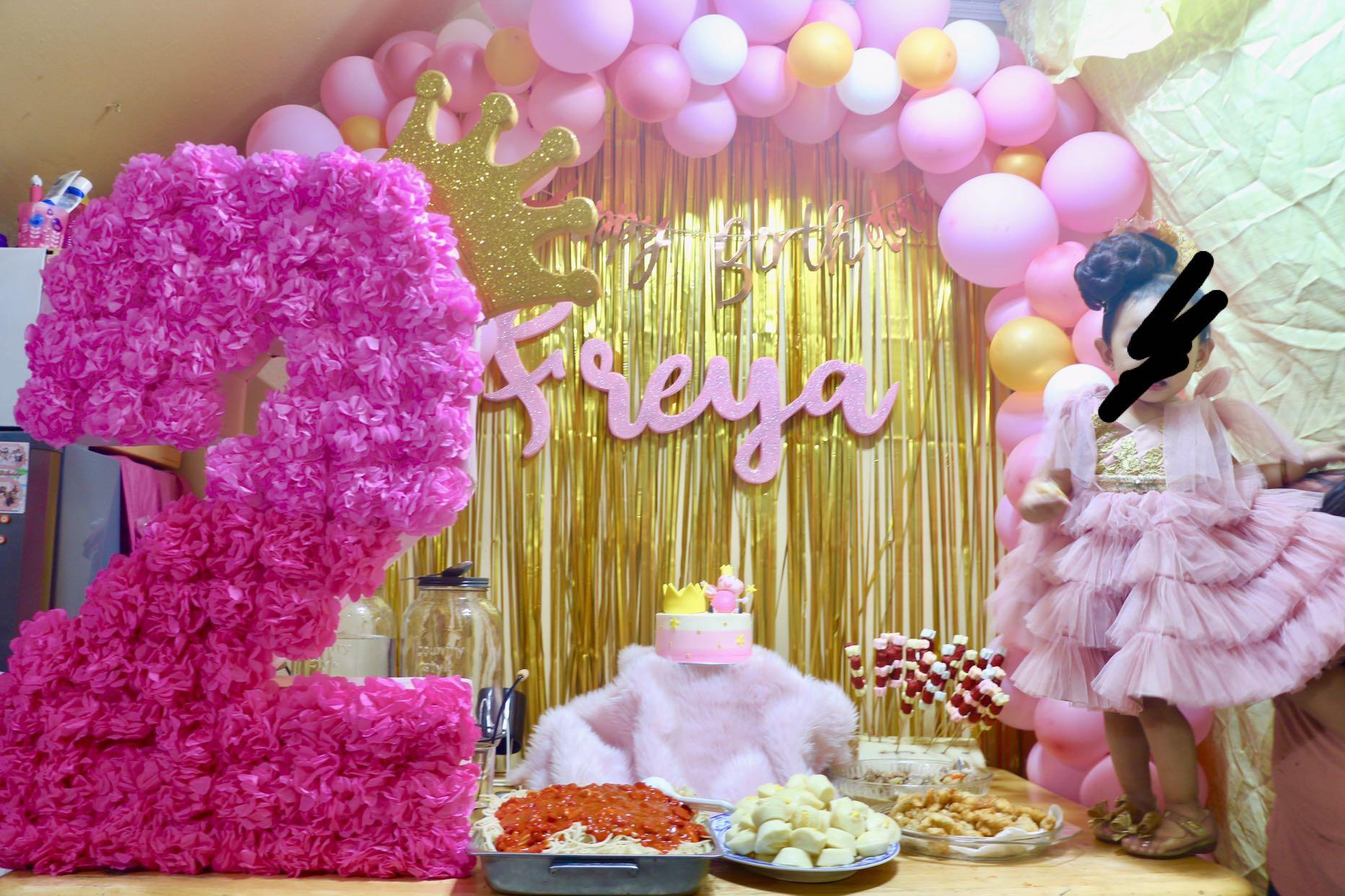 Number 2 standee, Babies & Kids, Babies & Kids Fashion on Carousell