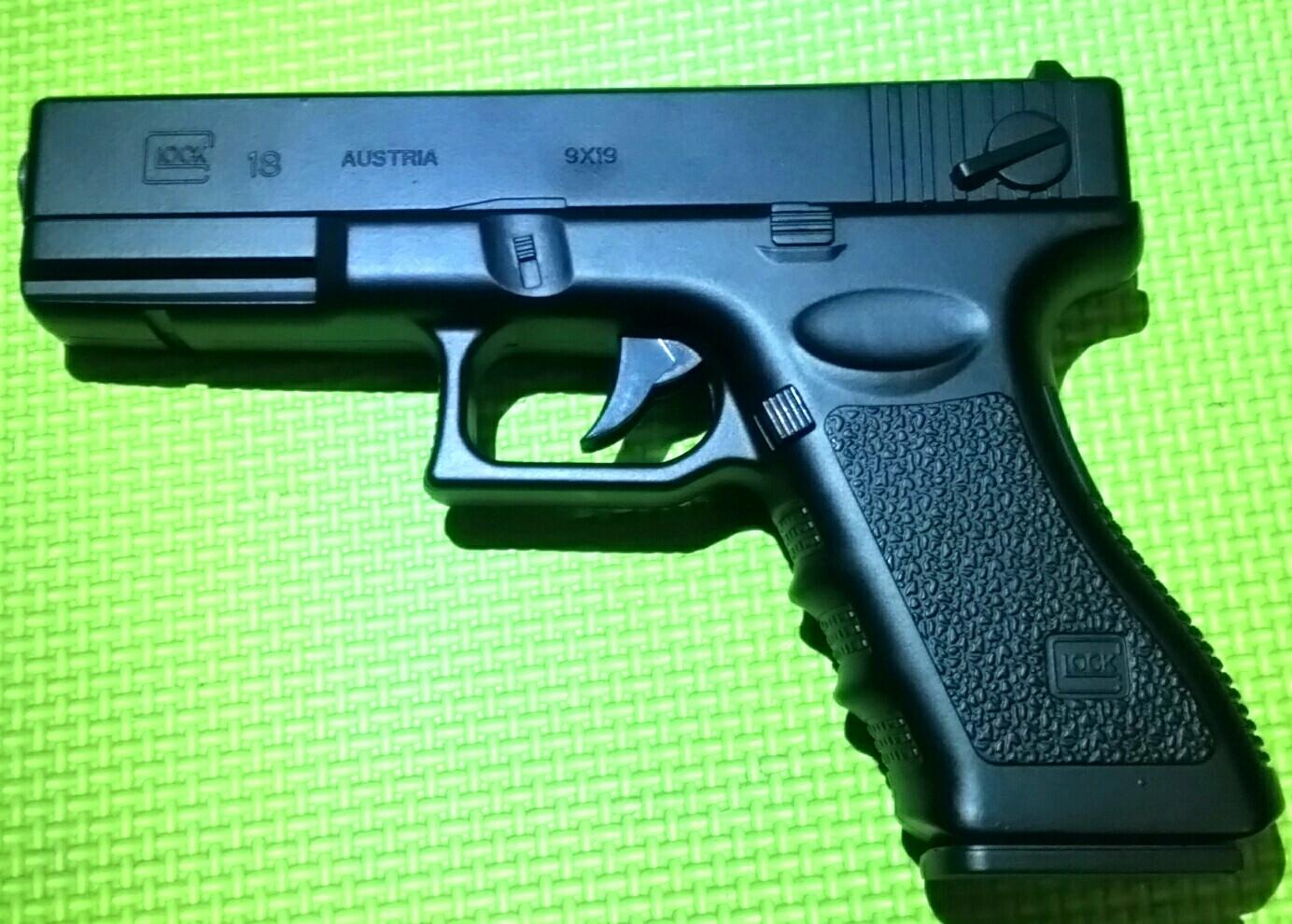 Airsoft Glock Spring Powered Pistol on Carousell