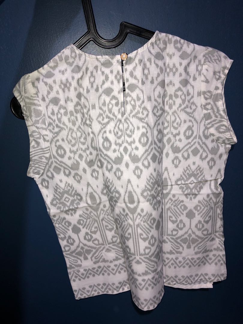 Batik putih (corak) satu set, Fesyen Wanita, Pakaian Wanita, Gaun & Rok ...