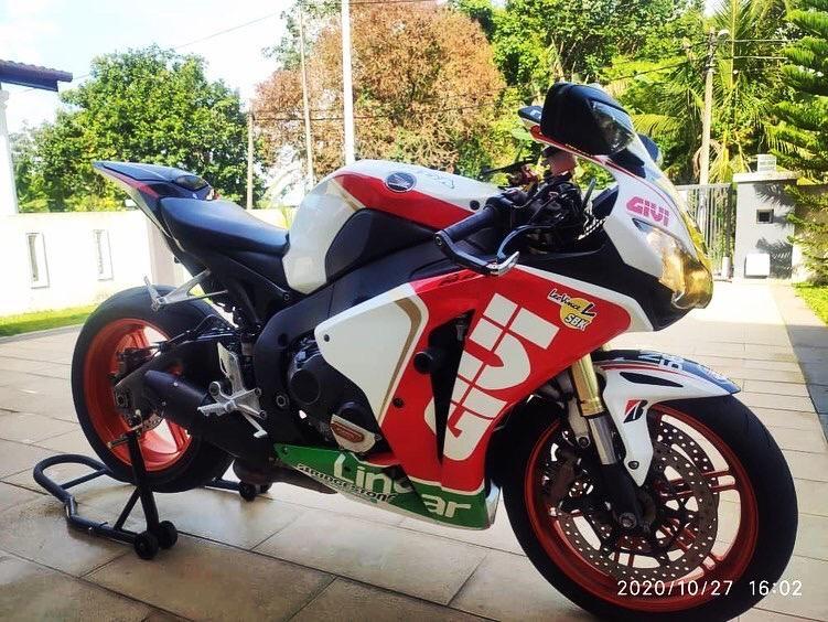 HONDA CBR1000RR RABBIT REGISTERED 2015 PENUH JAJAN, Motorbikes on Carousell
