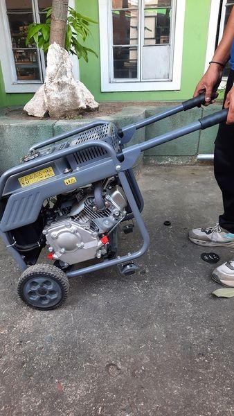 Ozito Petrol Inverter Generator 2500W, Commercial & Industrial ...