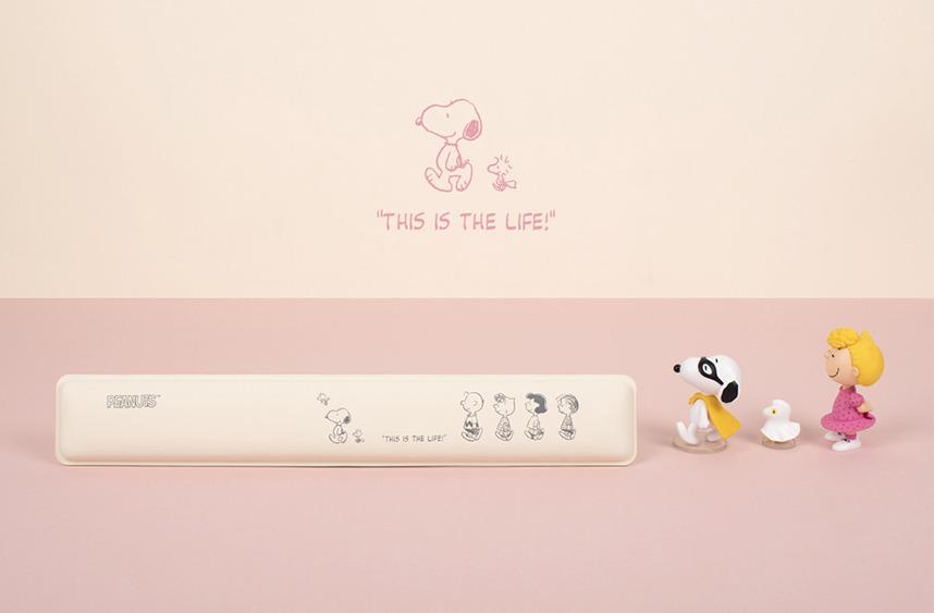 韓國代購: Royche X Peanuts snoopy keyboard 手枕, 手提電話, 電話及其他裝置配件, 手機套及手機殻 ...