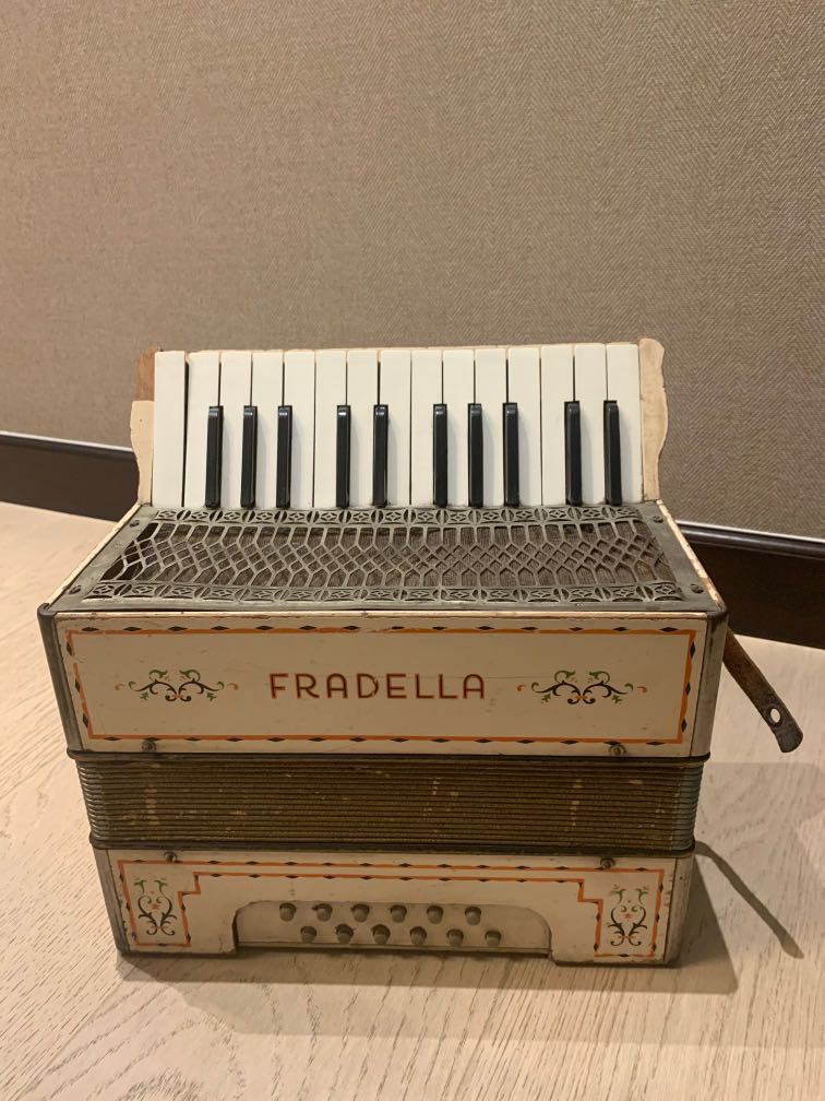 Beautiful Fradella Piano accordion, Hobbies & Toys, Memorabilia ...