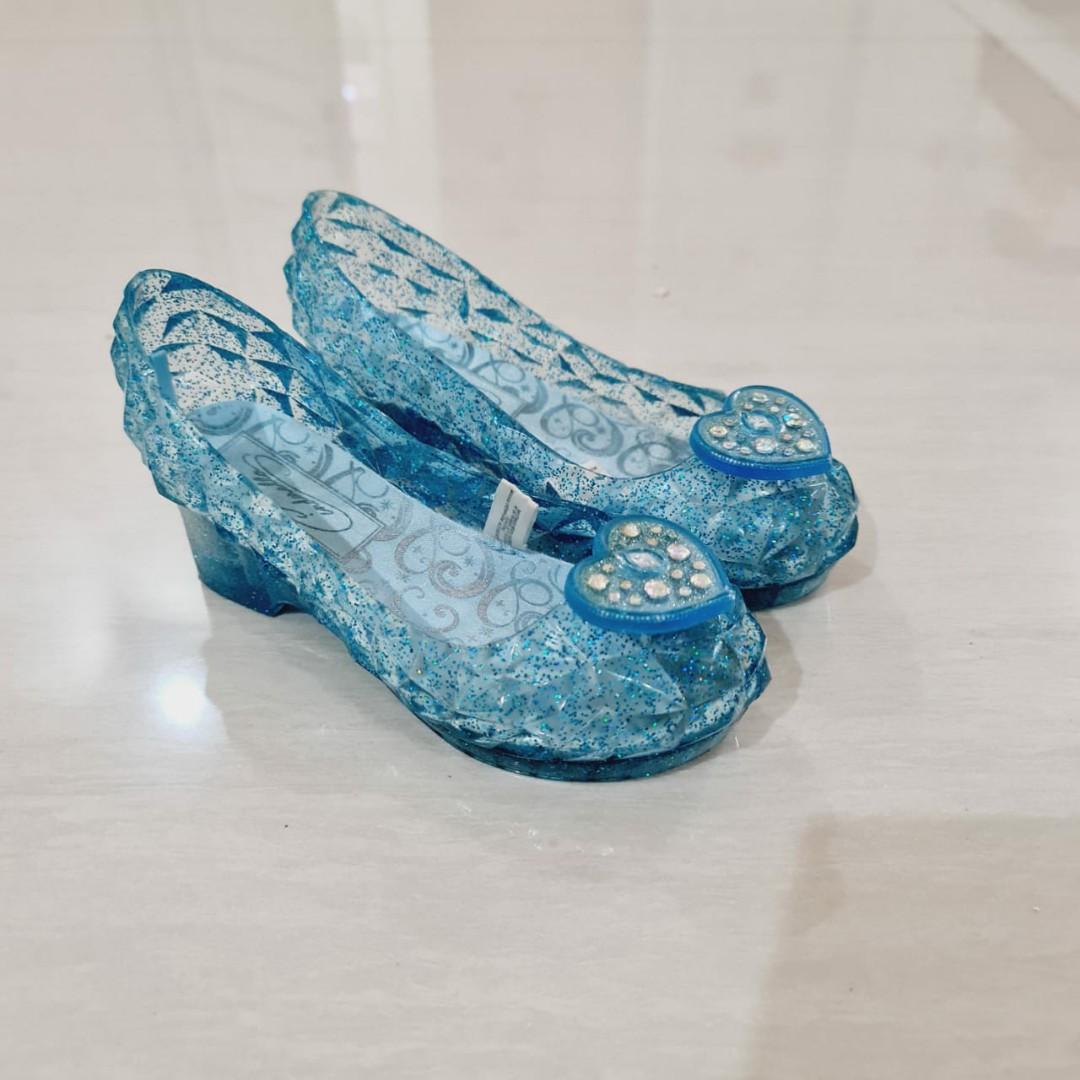 Sepatu Cinderella asli Disney Lampu size 12, Bayi & Anak, Mainan & Baby ...
