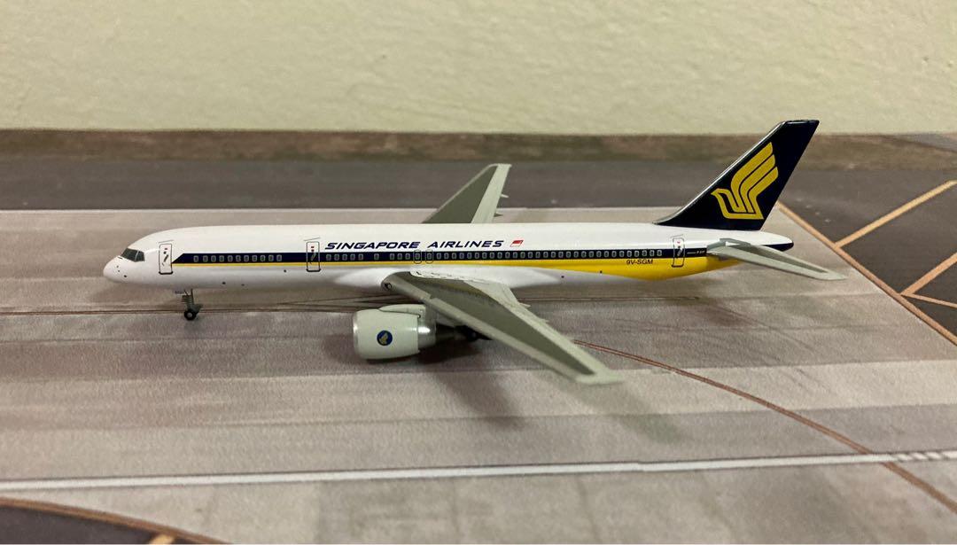 SIA B757-200 1:400 model, Hobbies & Toys, Toys & Games on Carousell
