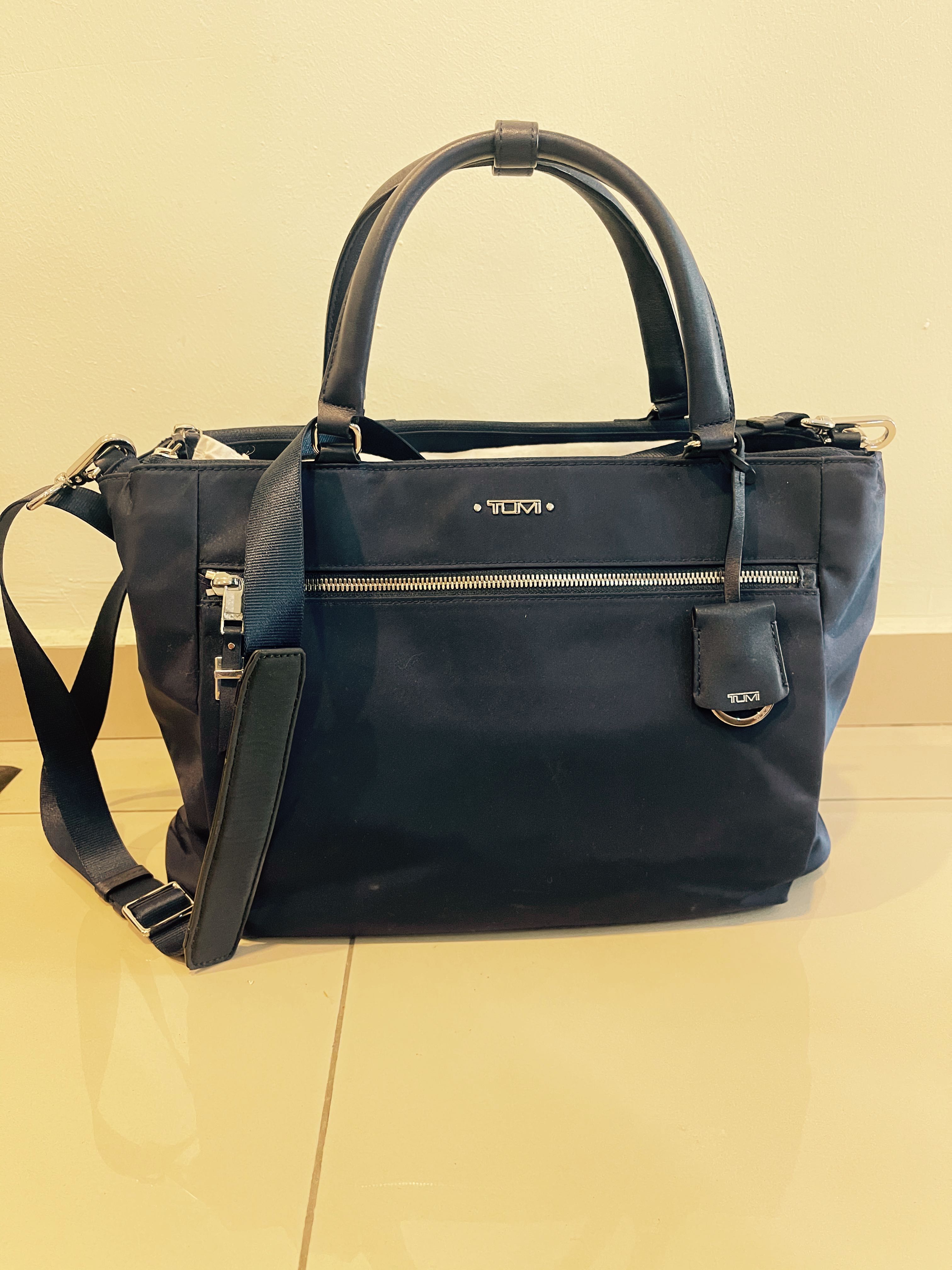 TUMI briefcase/laptop bag, Luxury, Bags & Wallets on Carousell