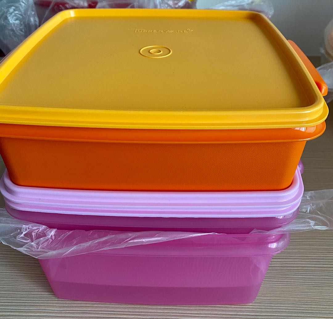 Tupperware Square Cake containers, Furniture & Home Living, Kitchenware ...