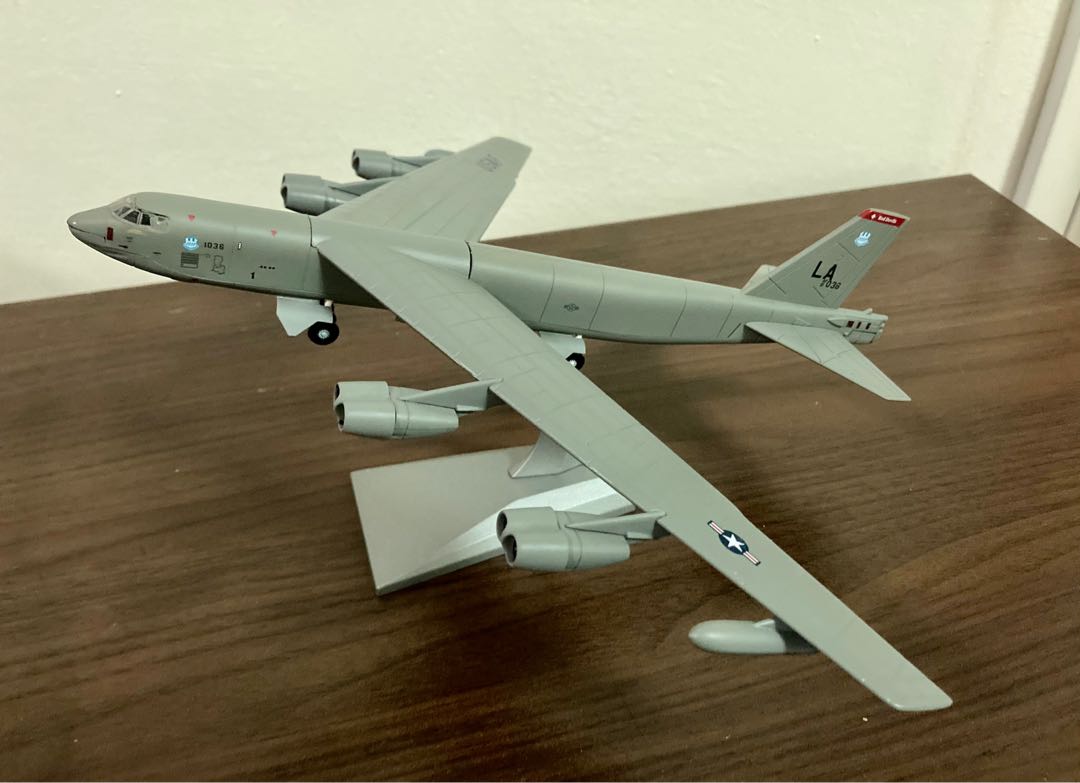 USAF Boeing B-52 Stratofortress 1:200 model, Hobbies & Toys, Toys ...