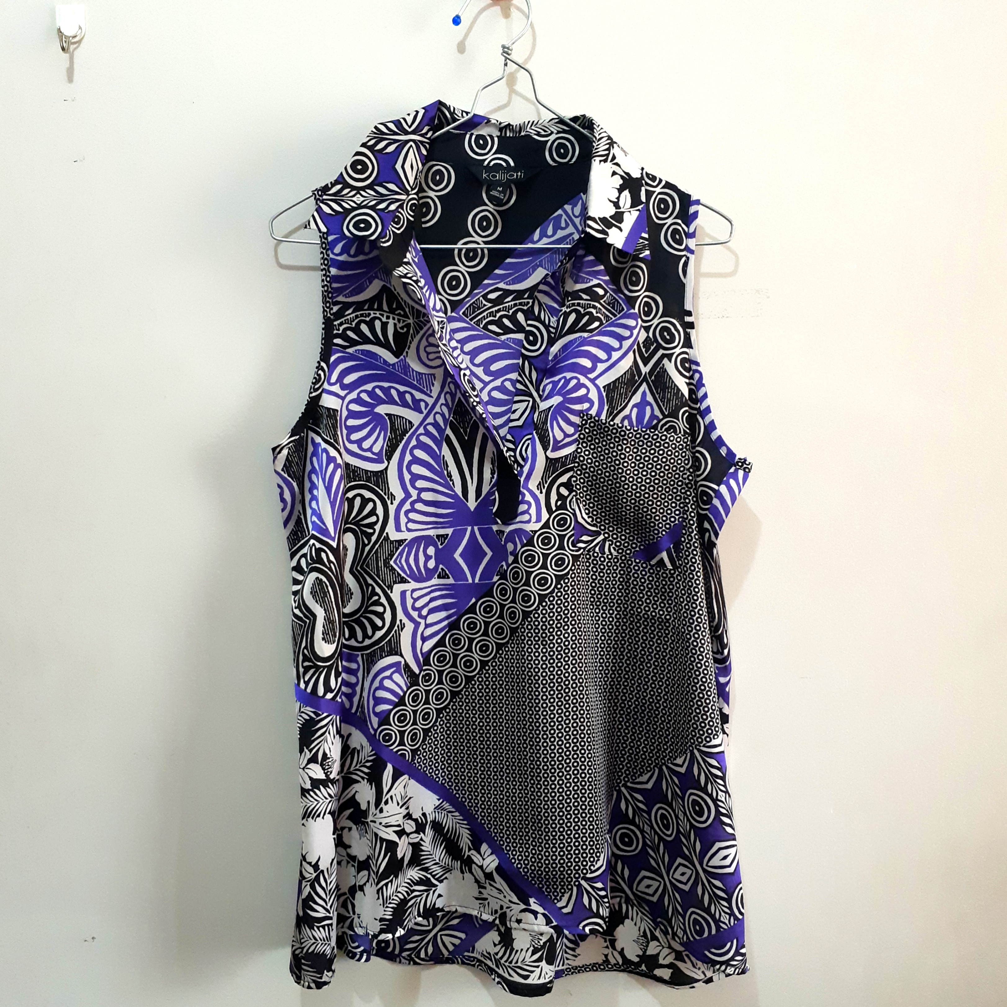 Batik Top Bahan Silk, Fesyen Wanita, Pakaian Wanita, Atasan di Carousell