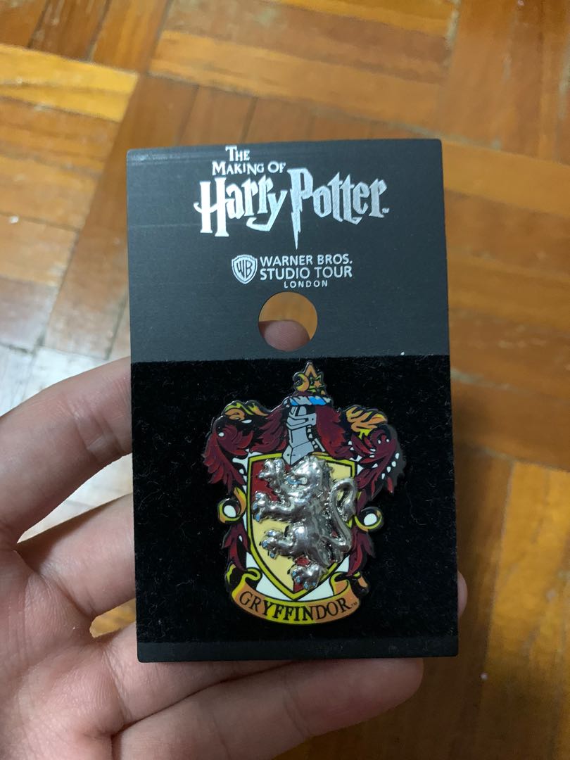 Gryffindor Crest Pin, Women's Fashion, Jewelry & Organisers, Precious ...