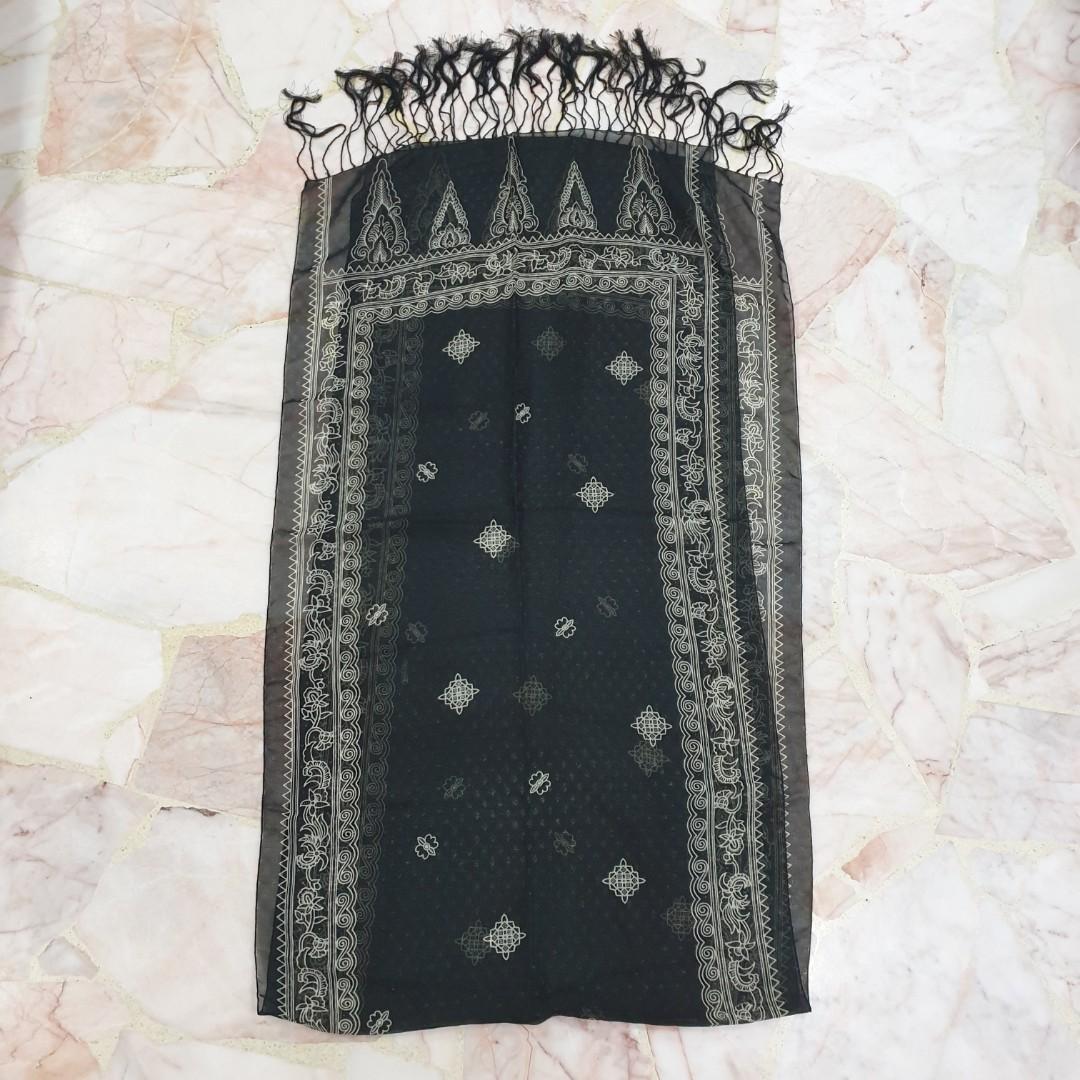 Malay Traditional Costume, Baju Kebaya, Baju Kurung, Batik with Scarf ...