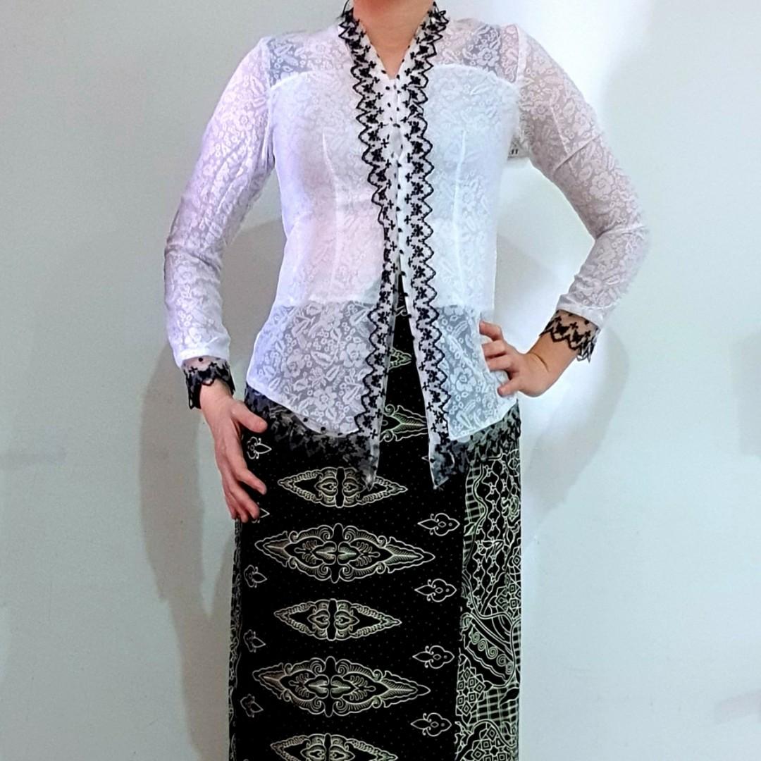Malay Traditional Costume, Baju Kebaya, Baju Kurung, Batik with Scarf ...