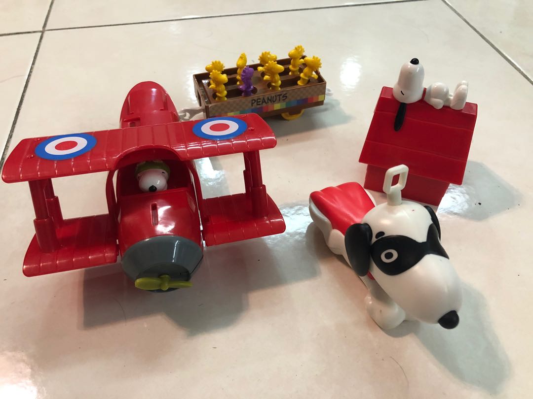 Snoopy toy set, Hobbies & Toys, Toys & Games on Carousell