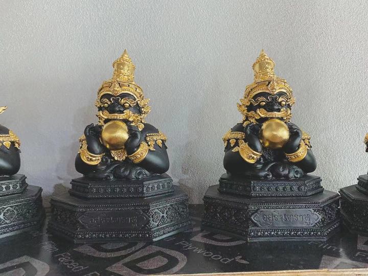 Phra Rahu Bucha Ajan Kom wet DIss, Hobbies & Toys, Memorabilia ...