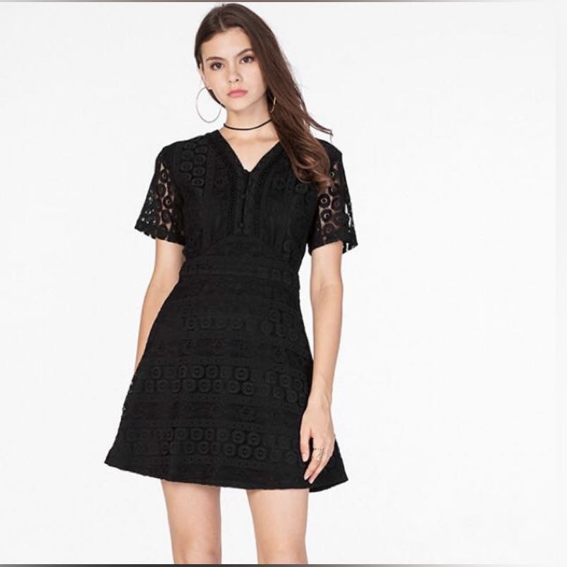 Jenneva lace dress in black, Women's Fashion, Tops, Sleeveless on Carousell