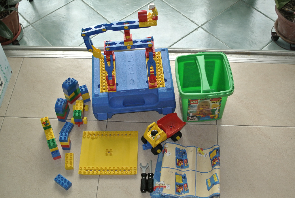 Lego Duplo, construction crane set plus a tub of loose pieces, Hobbies ...