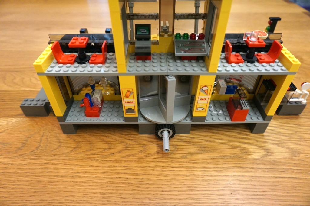 LEGO World City - Grand Central Station - 4513, Hobbies & Toys, Toys ...