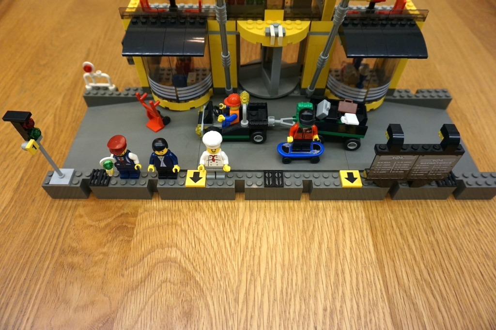 LEGO World City - Grand Central Station - 4513, Hobbies & Toys, Toys ...