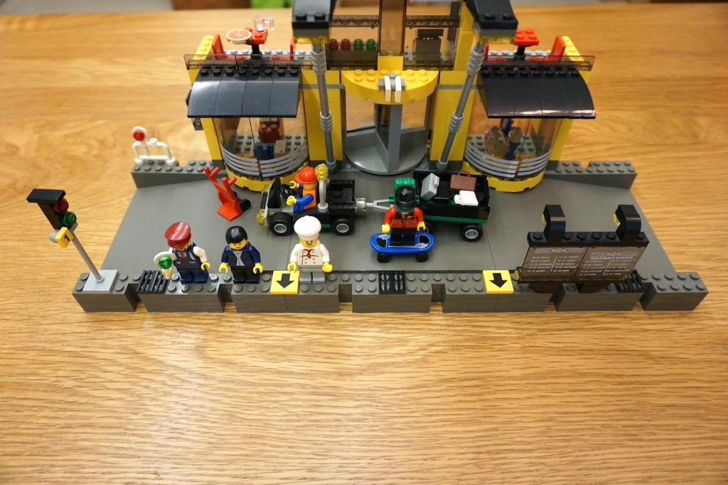 LEGO World City - Grand Central Station - 4513, Hobbies & Toys, Toys ...