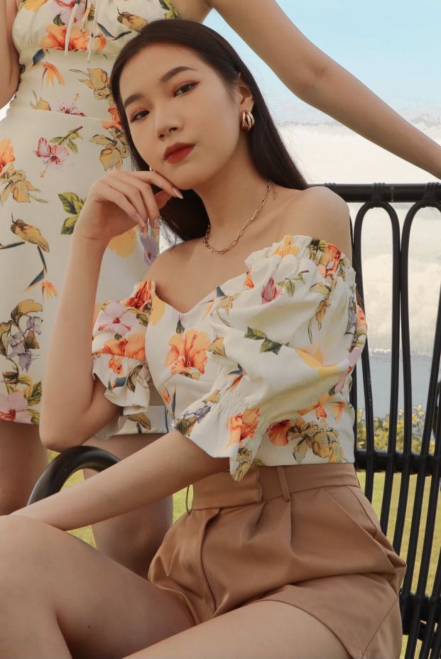 Riveria Two Way Puffy Top, Women's Fashion, Tops, Blouses on Carousell
