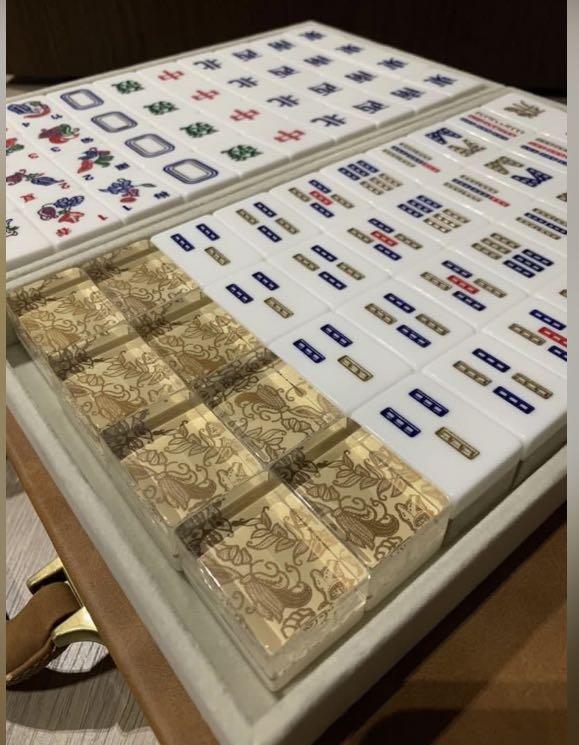 Singapore Airlines SQ mahjong tiles Gold set, Hobbies & Toys, Toys ...