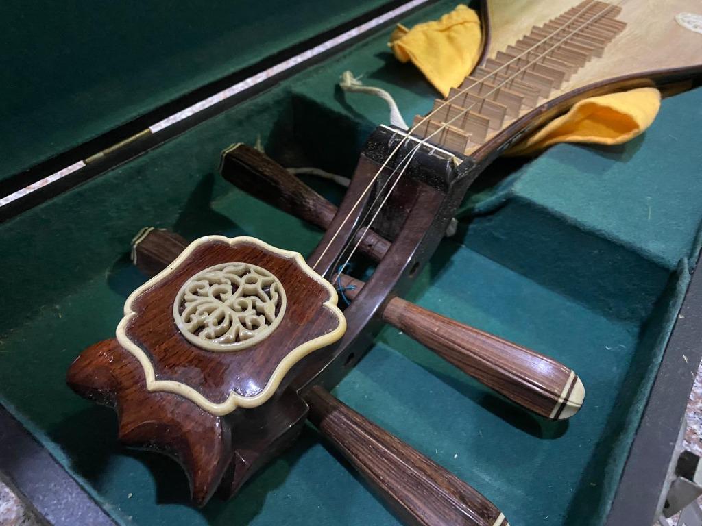 柳琴 Liu Qin Chinese mandolin, Hobbies & Toys, Music & Media, Musical ...