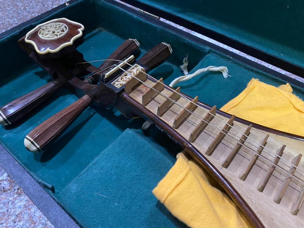 柳琴 Liu Qin Chinese mandolin, Hobbies & Toys, Music & Media, Musical ...
