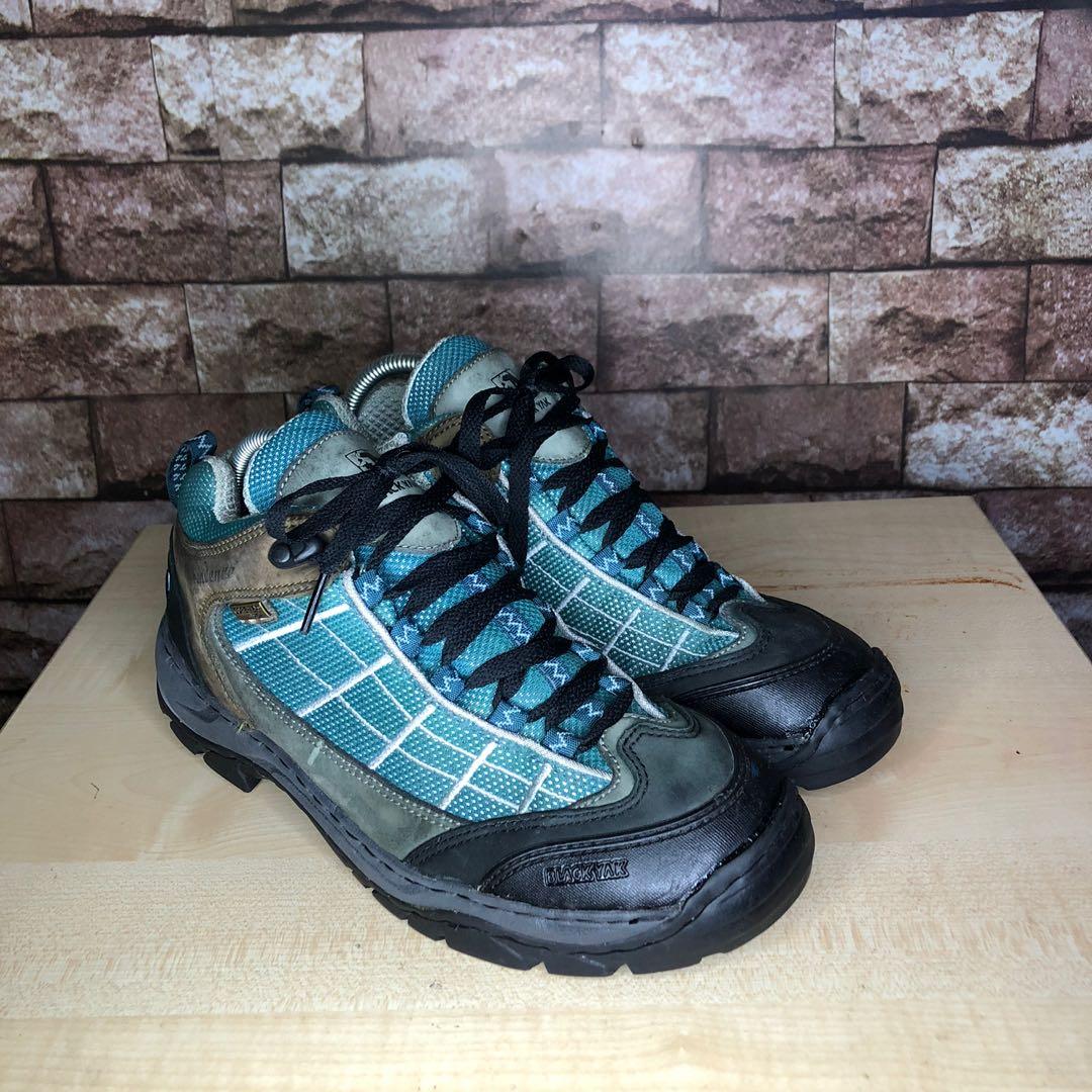 Black Yak Goretex Hiking Shoes, Men's Fashion, Footwear, Boots on Carousell