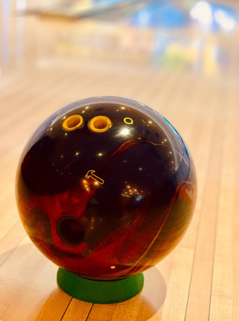 Hammer Redemption hybrid 14lbs bowling ball, Sports Equipment, Sports ...