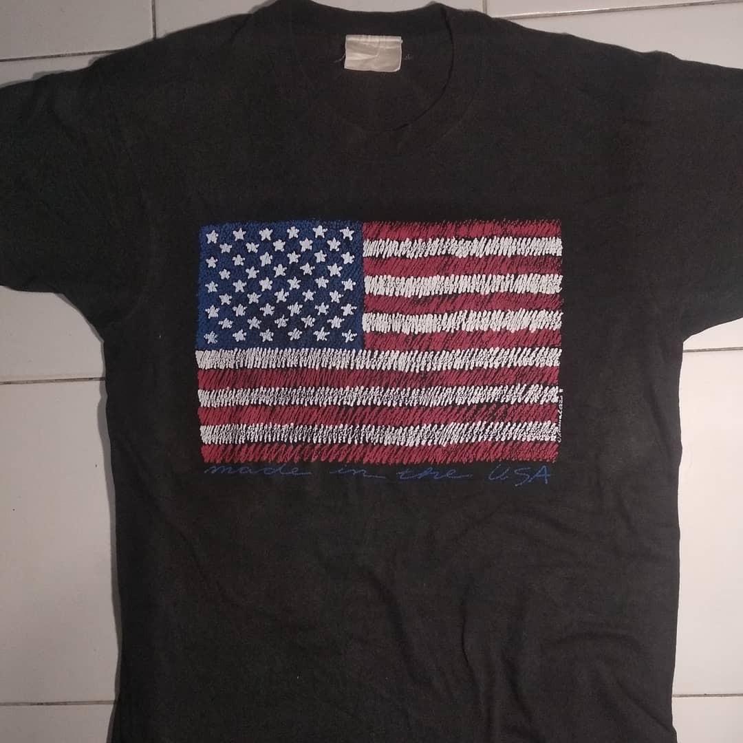 Kaos Vintage 90s bendera amerika made in the usa, Fesyen Pria, Pakaian , Atasan di Carousell