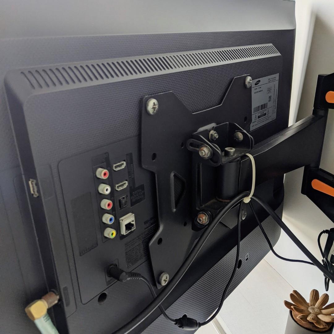 Samsung 32" TV (UA32J4303AK) w/ extension arm, TV & Home Appliances, TV ...