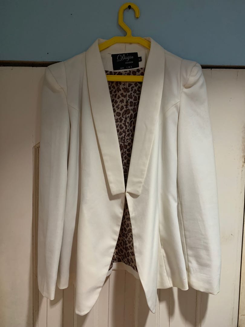 Bazaar brand white structured blazer, Women's Fashion, Coats, Jackets ...