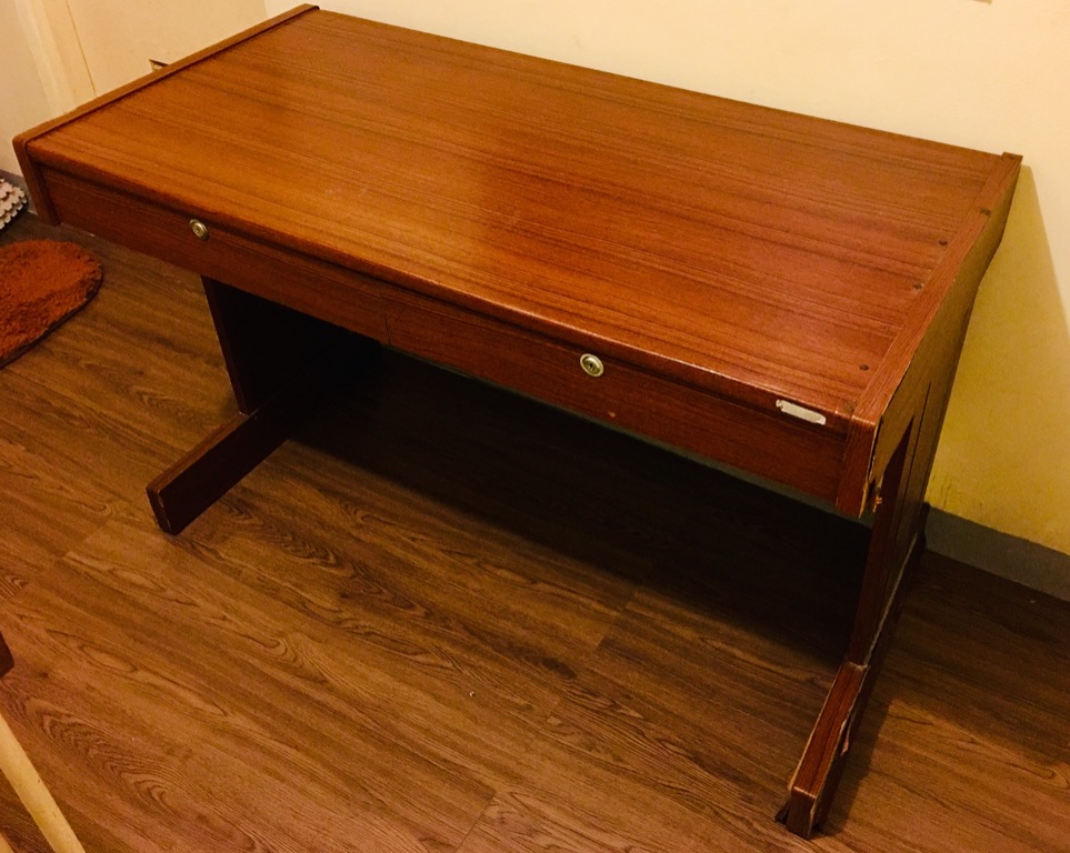 Office Table with locked drawers with FREE matching Mobile Pedestal ...