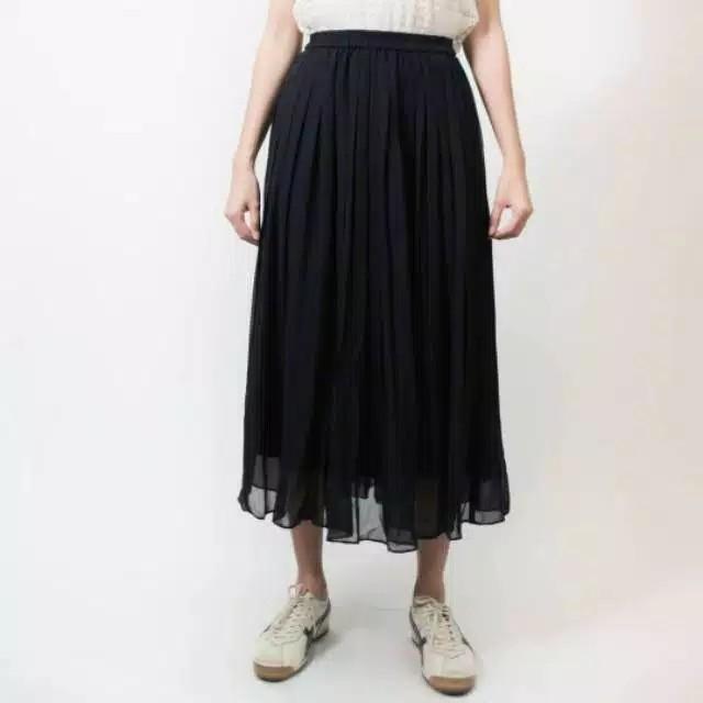SOLD SEMENTARA Rok uniqlo / rok navy uniqlo, Fesyen Wanita, Pakaian ...