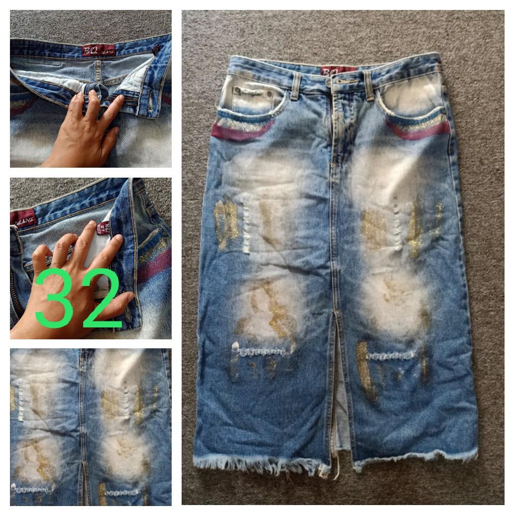 Graffiti Ripped Jeans, Fesyen Wanita, Pakaian Wanita, Bawahan di Carousell